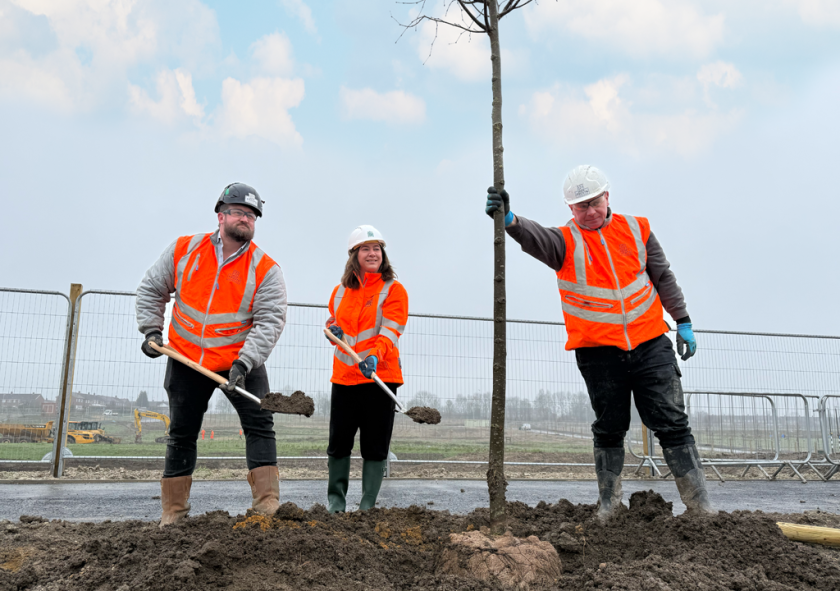 MP plants 2000th Tree at Linmere - Linmere